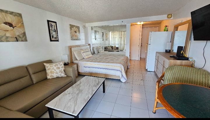 Lovely Studio Apartment At Island Colony Waikiki - Honolulu