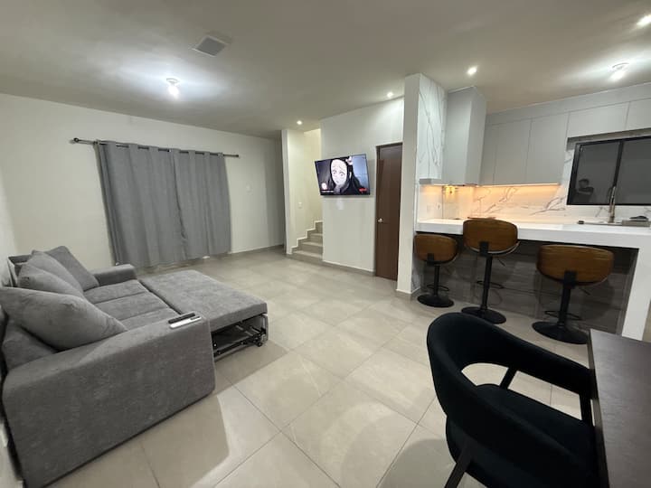 Amplia Casa, Cumbres Sector Privado, Zona Céntrica - México