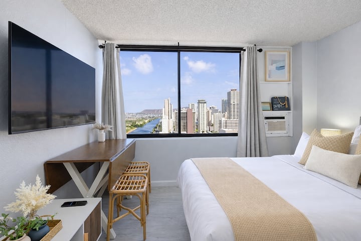 Waikiki Studio W/ Sweeping Ocean Views 27f B - Honolulu, HI