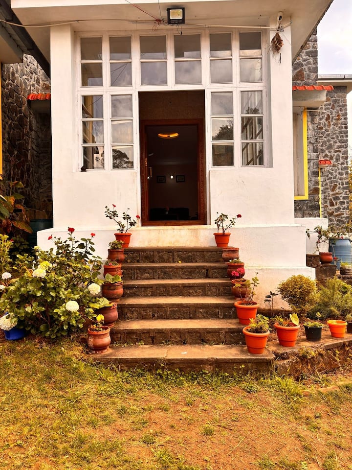 Cozy 5-bedroom Villa, Budget Stay.maha Homestay, - Kodaikanal