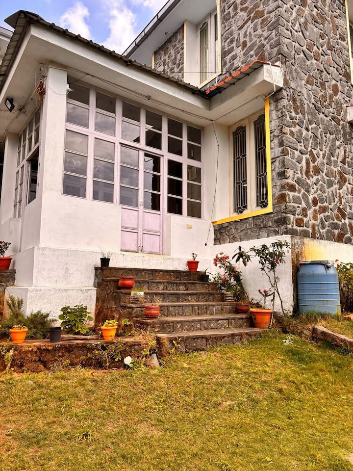 Cozy 5-bedroom Villa, Budget Stay.maha Homestay, - Kodaikanal