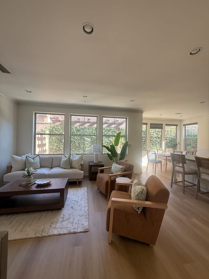 3 Bedrooms No 8 - Irvine, CA