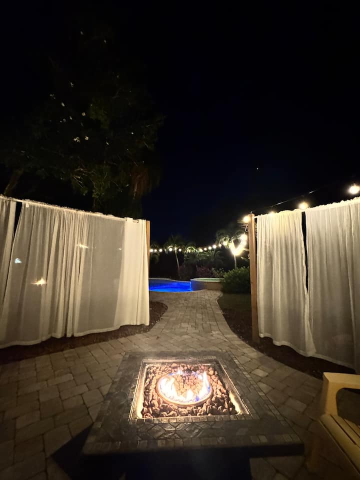 Sunshine Bungalow Pbg
(Private Bath & Entrance - Jupiter, FL