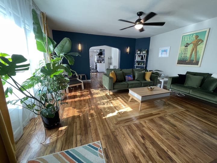 Hurricane House: 2/1 Plus Office W/futon By Tu! - Tulsa, OK