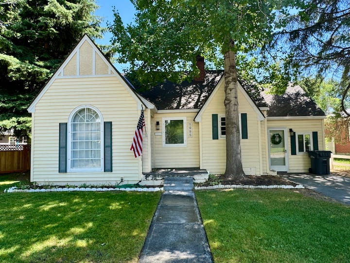 Pine Berry Cottage 3 Bdrm Home Near Tautphaus Park - Idaho Falls, ID