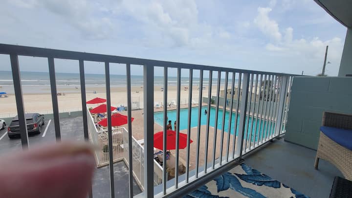 Gorgeous Oceanfront Studio W Balcony And Pool! - Daytona Beach, FL