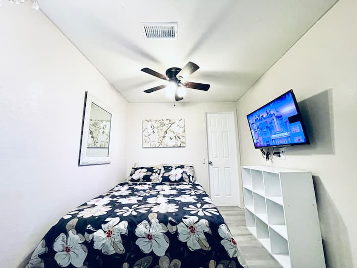 Cozy Unit Private Bath, Shared Kitchen, Safe Area - Anaheim, CA