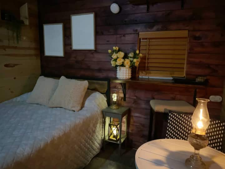 Angie's Canadaway Creek Cabin. Shared Hot Tub Acc - Fredonia, NY