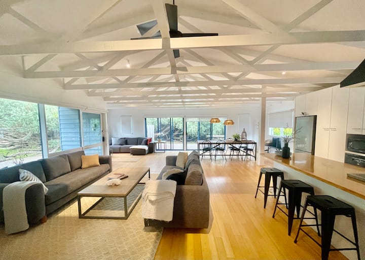 The Sandy - A Quintessential Modern Beach Shack - Sandy Point, Australia