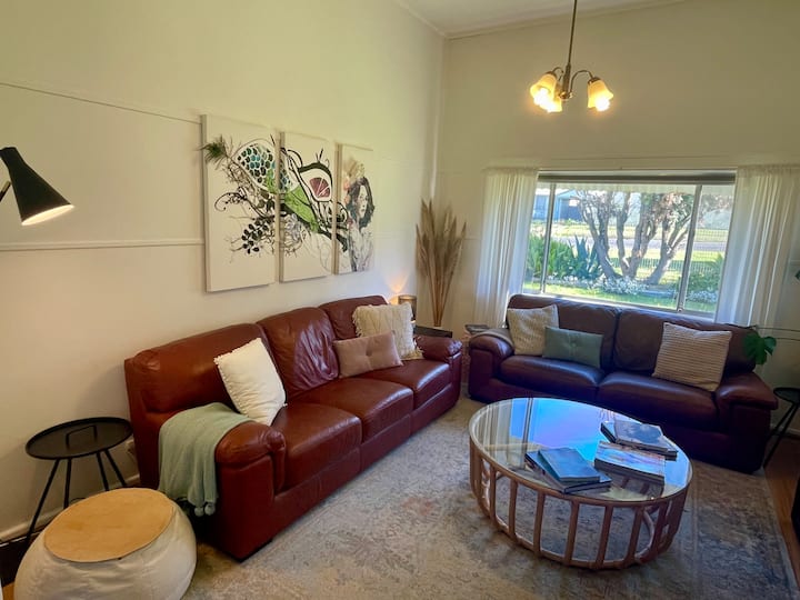 Marjalis Cottage, Your Perfect Country Getaway! - Kilcunda