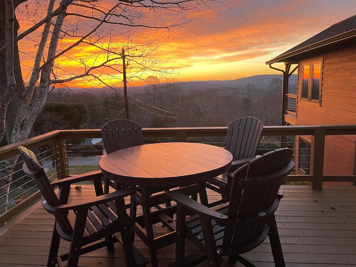 “What A View For Two” Private, Quiet, Peaceful - Hendersonville, NC