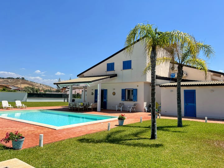 La Villa Famiglia: Luxury Villa Seccagrande Sicily - Ribera