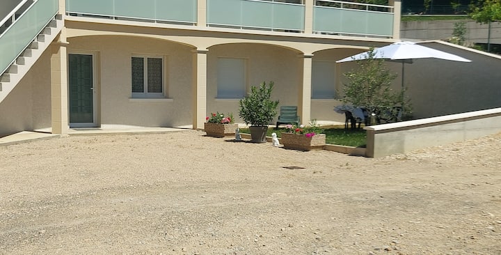 T3 65 M2 Dans Maison Individuelle+parking Sécurisé - Nantua