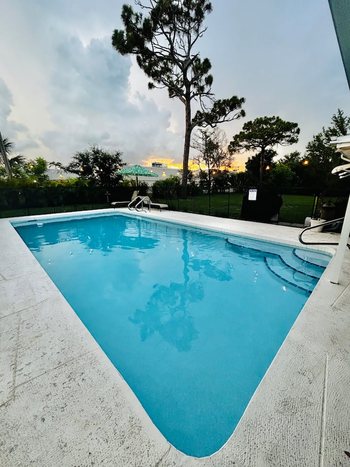Private Pool+ 10 Mins To 3 Beaches + Pet Friendly - Venice Beach, FL