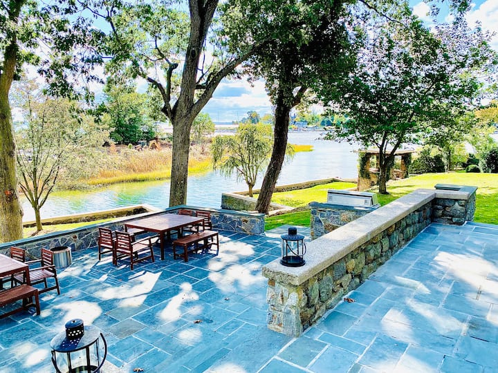 Waterfront House / Huge Garden & Sea Access - Scarsdale, NY