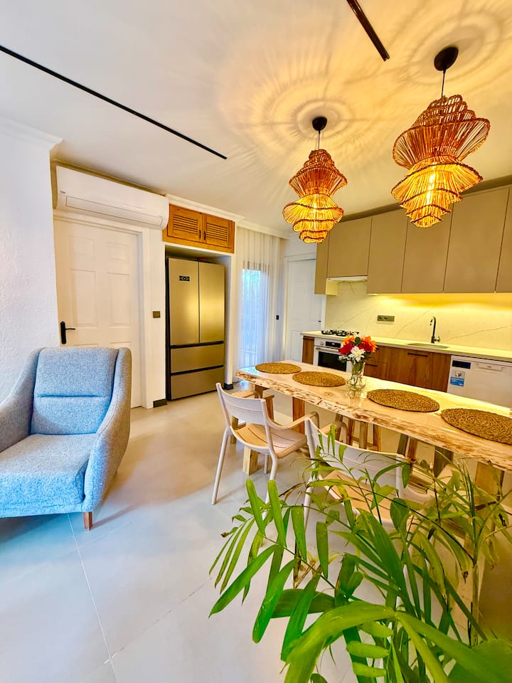 Sahile  100 M Havuzlu Müstakil Girişli , Konforlu - Çalış Beach