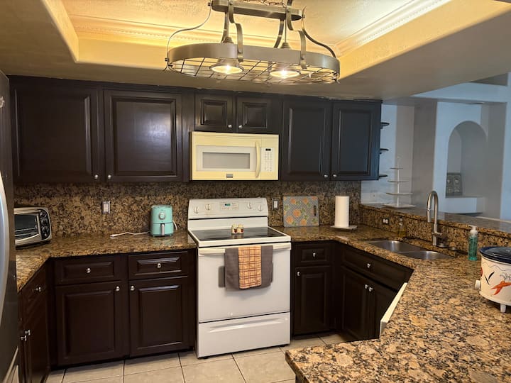 Sweet 4br Florida Paradise  Beach & Fun - Cape Coral, FL