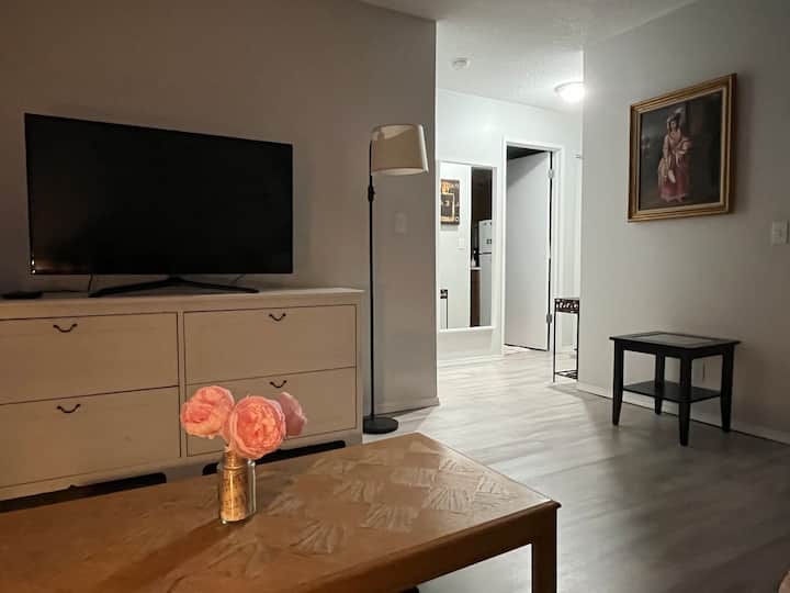 1-bedroom Condo In Sw - Calgary