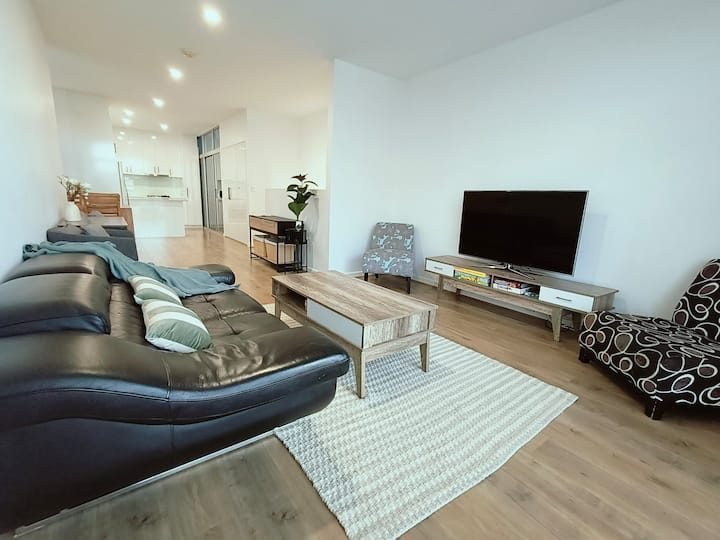 Modern 3 Bedroom Townhouse In Superb Location - Adelaide