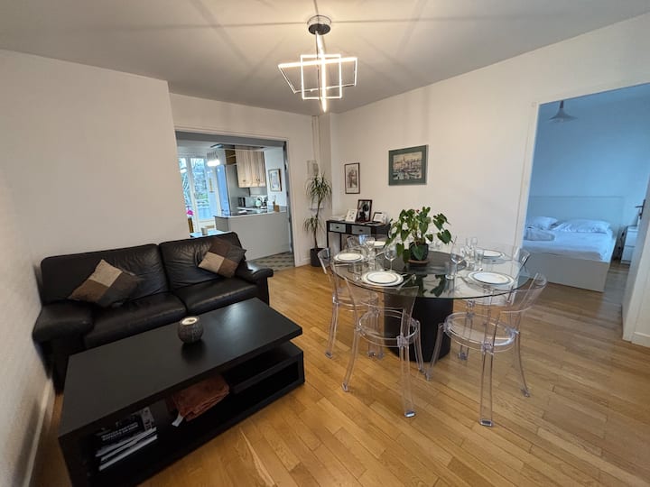 Grand T5 Lumineux• Parking• 6p• Proche Métro Lyon - Rillieux-la-Pape