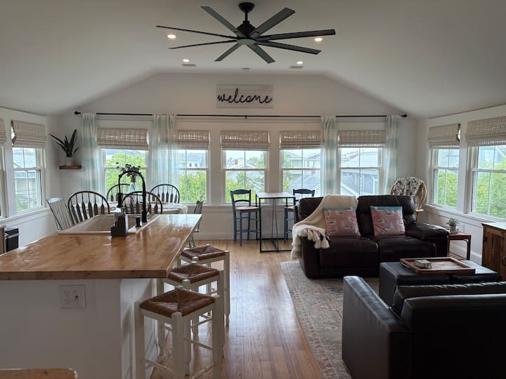 Open & Modern North End Apt Walk Or Bike To Beach! - 大洋城