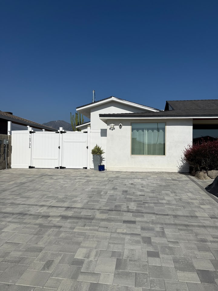 Shadow Hills Cozy Retreat - Los Angeles, CA