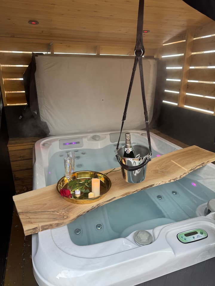 Sugar Shack | Romantic Tiny Home + Hot Tub - State of New York