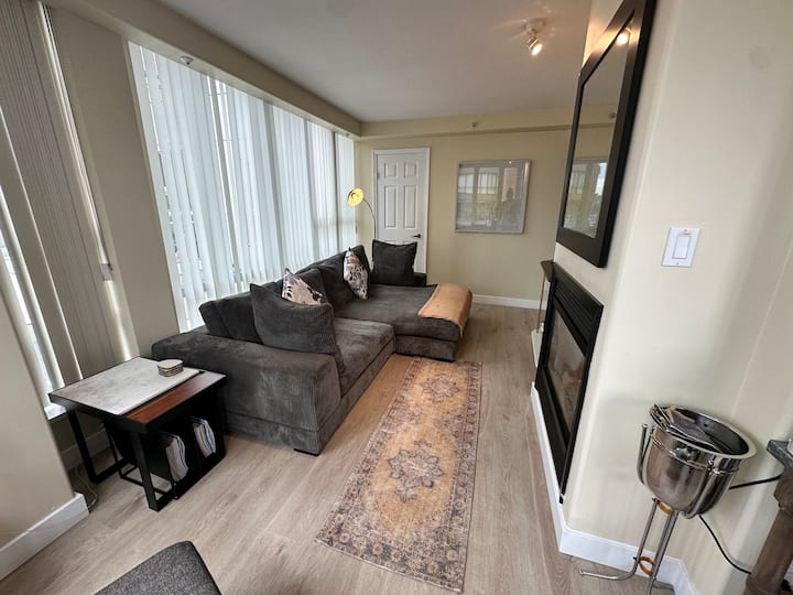 Penthouse W/ Jacuzzi On Beach / Seawall W/ Views - Vancouver