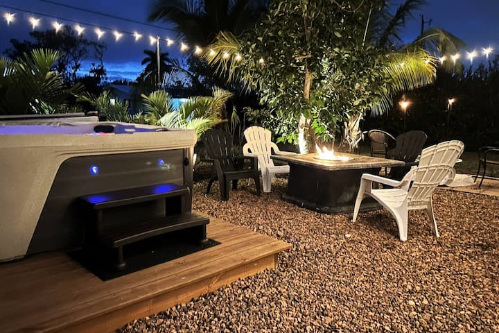 Epic Luxury King, Relaxing Hot Tub, Close To Beach - Cape Coral, FL