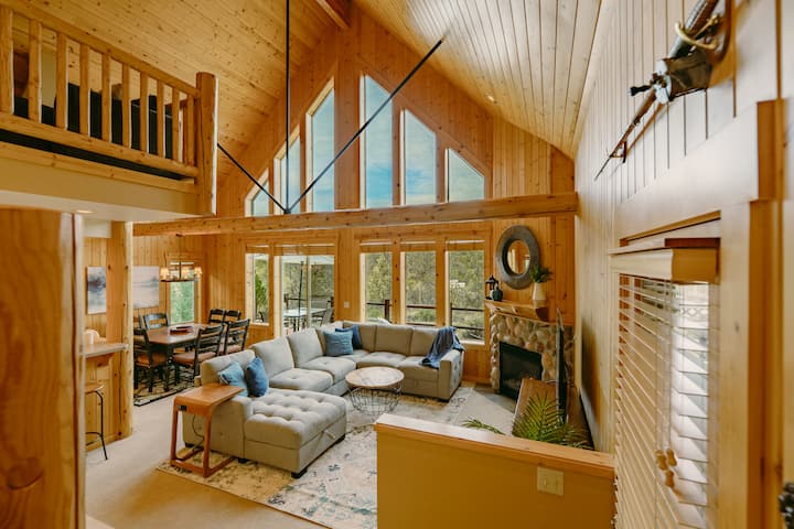 King Bed, Private Hot Tub, Running Y, Crater Lake - Klamath Falls, OR