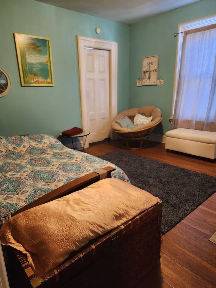 Bright And Spacious Room In A Large Victorian Home - Scranton, PA