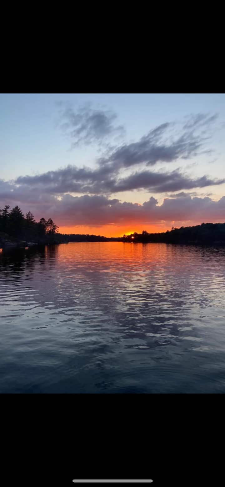 Cozy Waterfront Cottage On Riley Lake - Kawartha Lakes