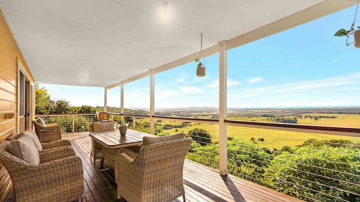 Hinterland Hideaway - Cottage + Ocean Views - Ballina