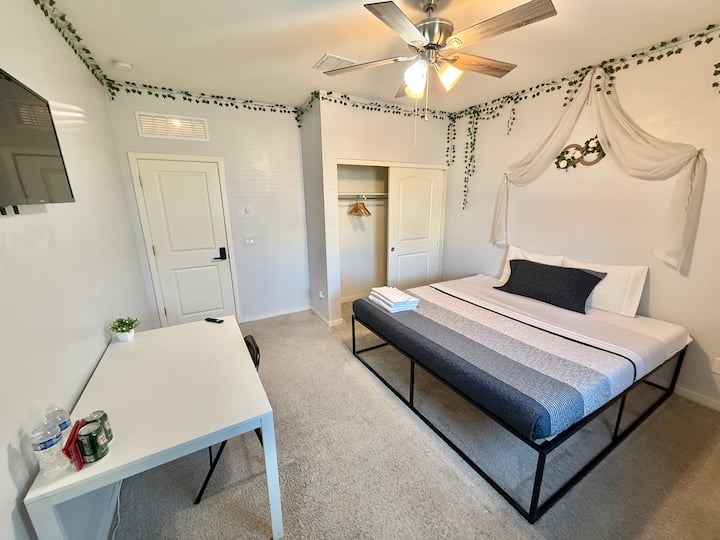 Vine Bedroom B2 (8min From State Farm Stadium) - Glendale, AZ
