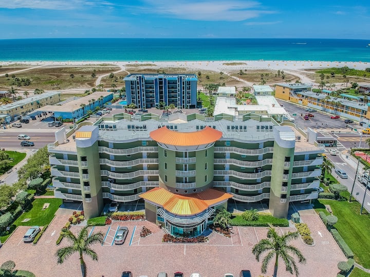 Peaceful Ocean Escape | 3 Units W/ Kitchen&pool - Treasure Island, FL