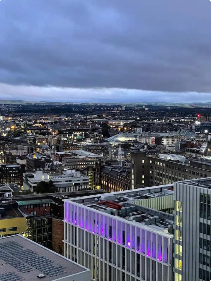 Top Floor Of The Building, Spectacular Views! - Glasgow