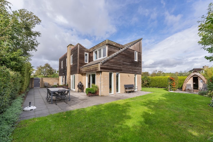 Luxury Detached Vacation Home With Garden Sauna - De Koog