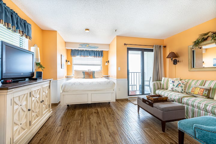 Sunrise C-scape Oceanfront Studio In Myrtle Beach! - Surfside Beach, SC