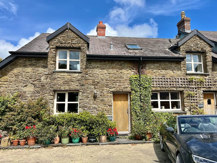 Stable Cottage. Sleeps 4 - Aberporth