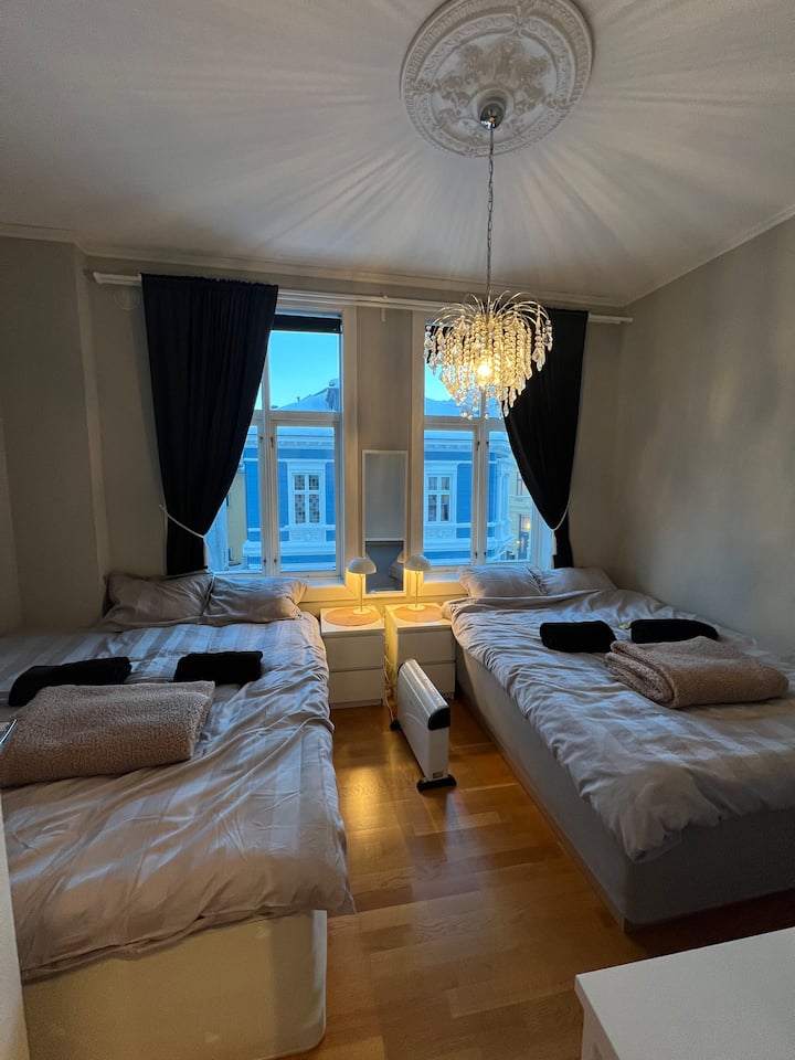 Central Bergen Apartment | King Beds & Balcony - Bergen