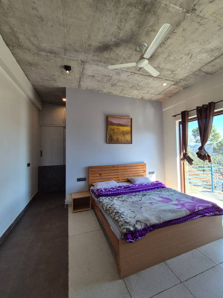 A Lavish 3 Bedroom Bungalow Surrounded By Forests - Ranikhet