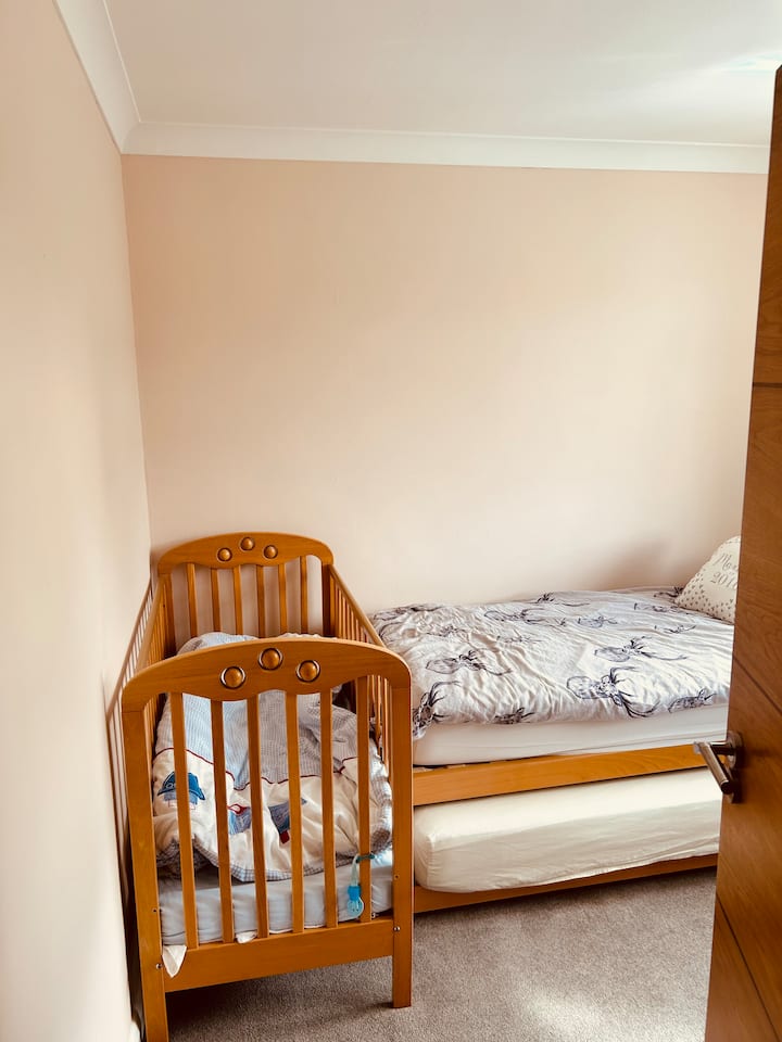 Family And Pet Friendly 4 Bed Sleeps 7+ - Shere