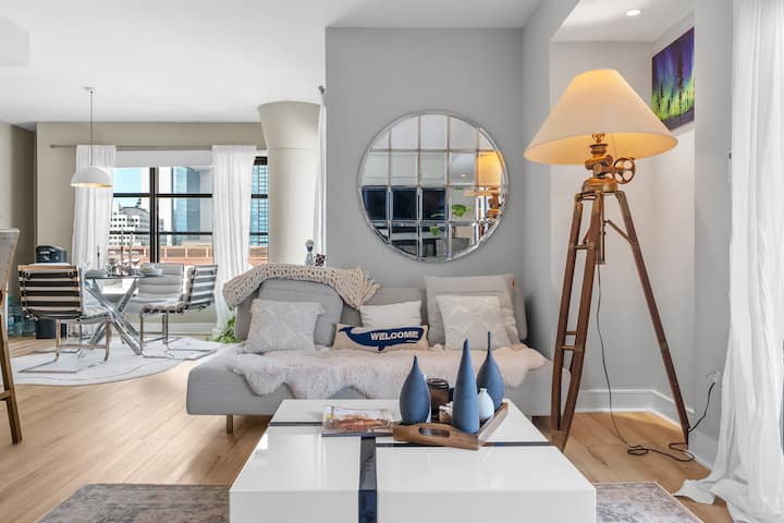 Stunning Condo In Downtown Marina District - Coronado, CA