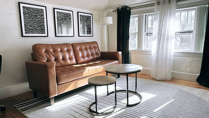 Cozy Bungalow-
1 Bedroom Apt W/ Free Parking - Massachusetts