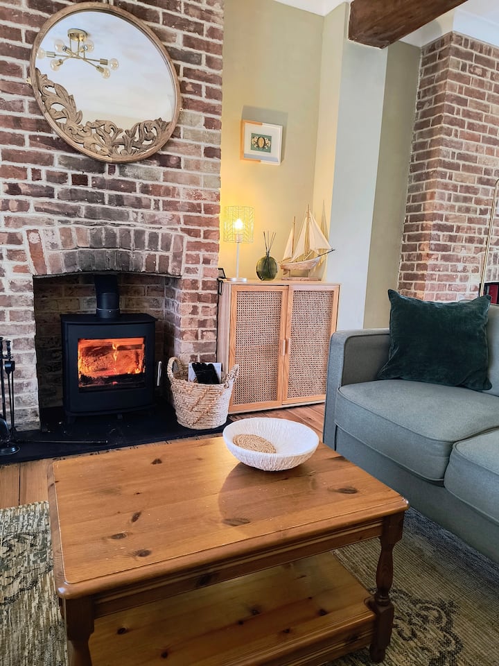 Festive Getaway With A Cozy Log Burner - Gorleston-on-Sea