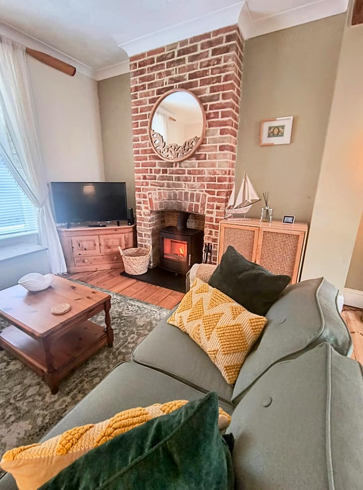 Austin Terrace. Cozy Winter Breaks, Log Burner - Great Yarmouth