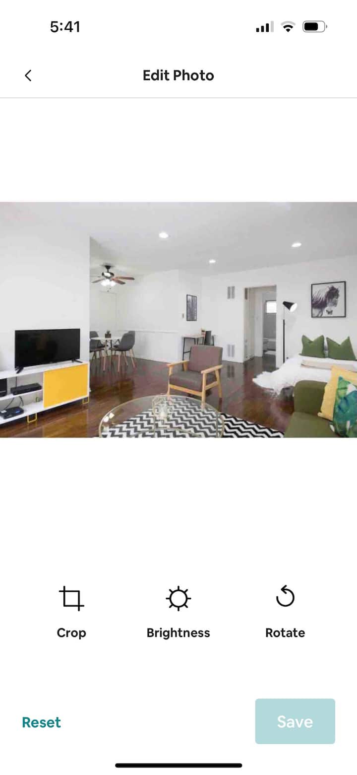 King Bed/1 Twin Parking - Los Angeles, CA