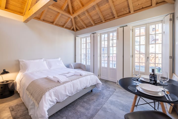 Boutique Studio Private Terrace Monumental View - Porto, Portugal