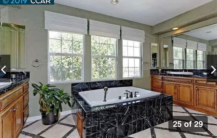 3bed 2 Bath Upstairs Unit ! - Brentwood, CA