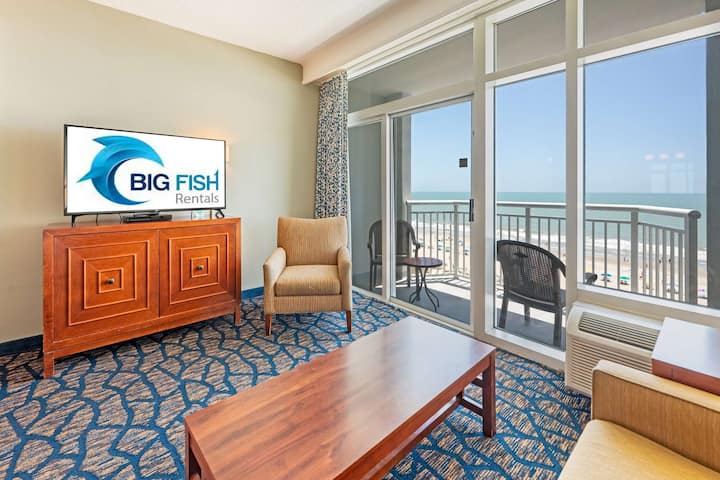 Beachfront Condo With Pool, Gym & Balcony - South Carolina